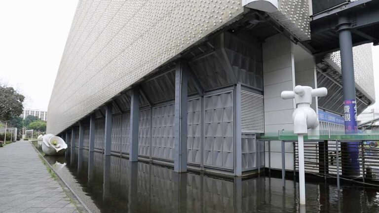 EcoARK, el primer edificio realizado con plástico reciclado