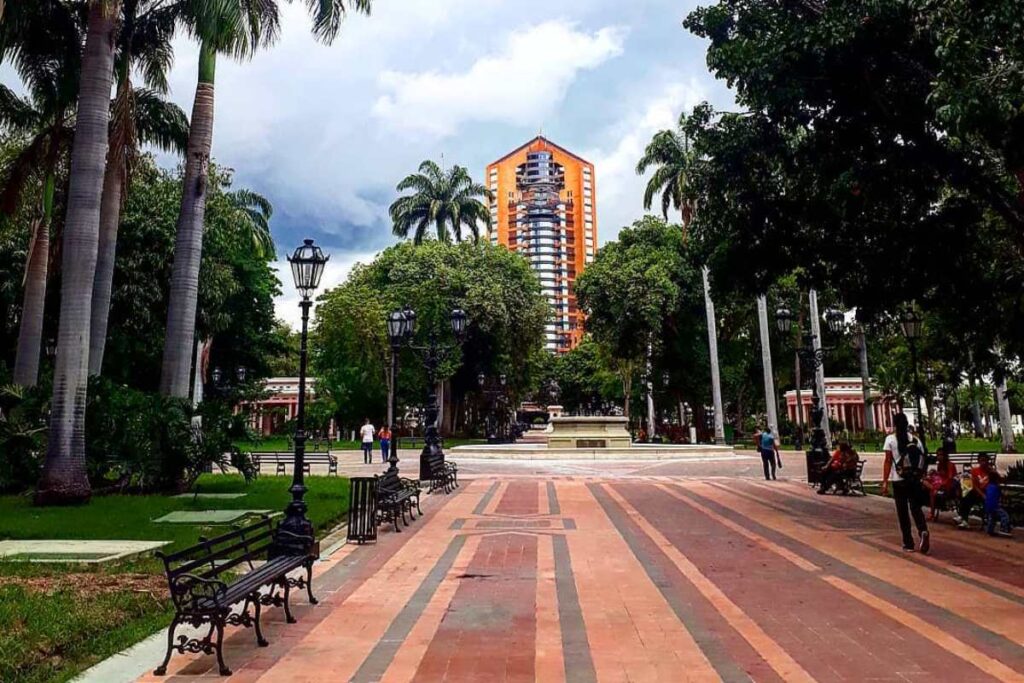 Plaza Bolívar emblema de la ciudad venezolana - Haiman El TroudI