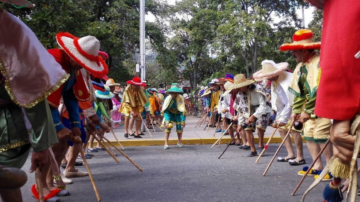 Los Vasallos de la Candelaria y sus danzas centenarias - Haiman El TroudI