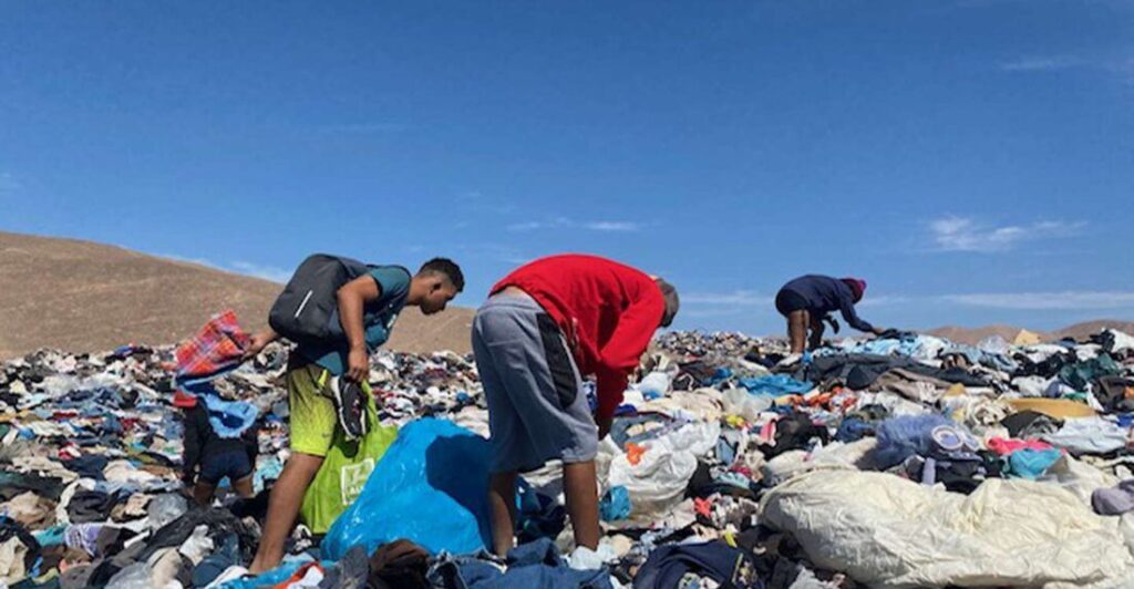 Desierto de Atacama vertedero textil de la moda - Haiman El TroudI