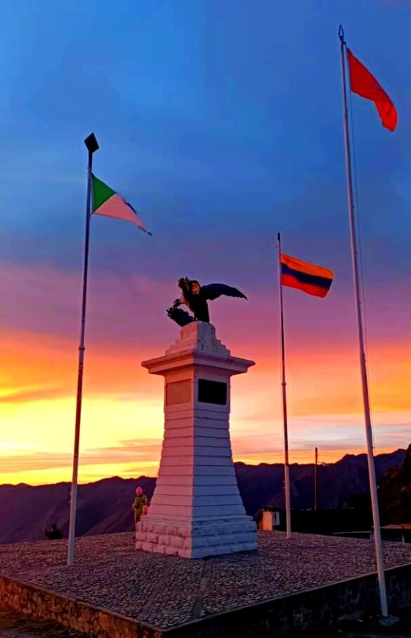 Monumento del Cóndor engalana punto carretero más alto de Venezuela ...