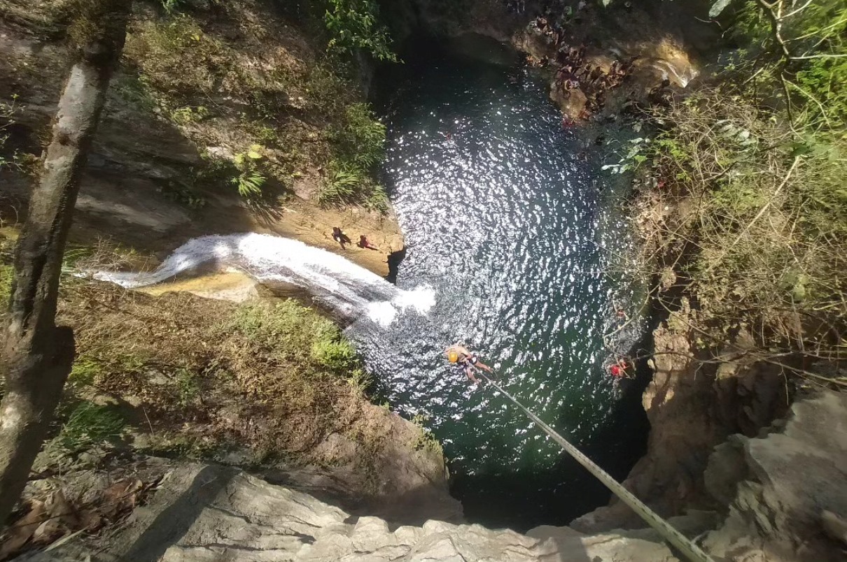 Pozo azul paraíso escondido entre Yaracuy y Cojedes - Haiman El Troudi