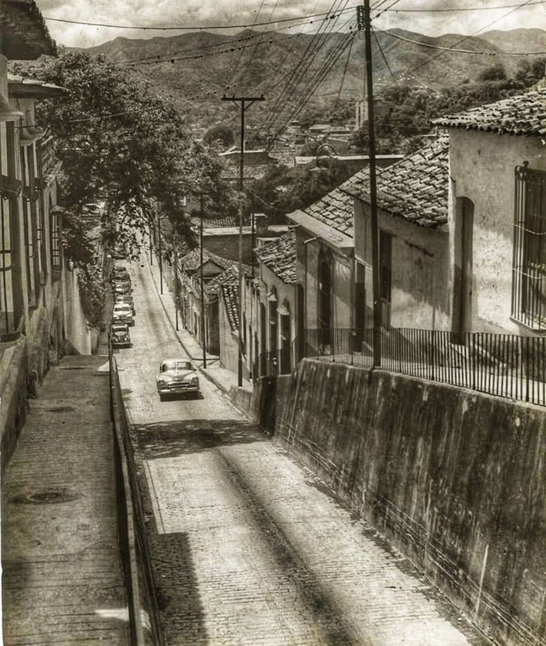Pintorescas aceras altas, reminiscencias de la antigua Caracas - Haiman ...
